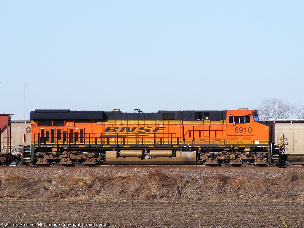 BNSF 6910